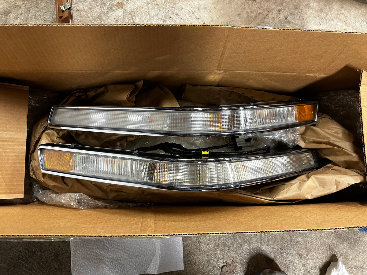 NOS Front Parking Lamp Assembly Set – East Coast Reatta Parts